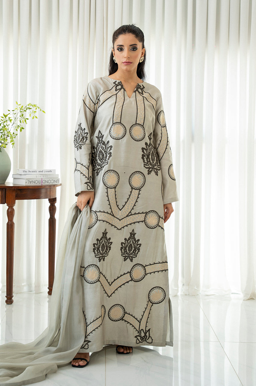 Monarch Crest – Nizka Couture
